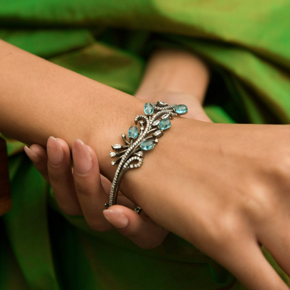 Buy Handcrafted Indian Bangles @ Affordable Prices | Tarinika